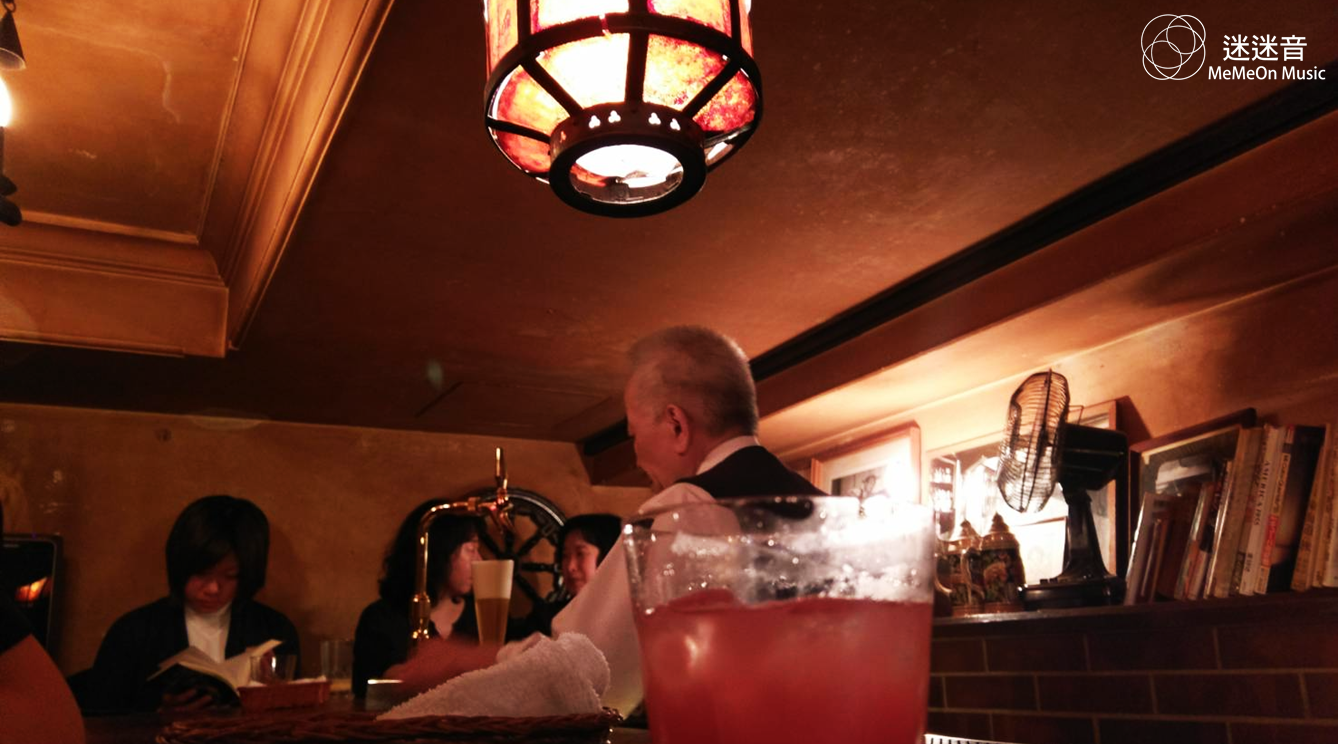 【聖地巡禮】走訪日本文豪的愛店，巷弄裡越陳越香的 Bar Lupin - MeMeOn 迷迷音