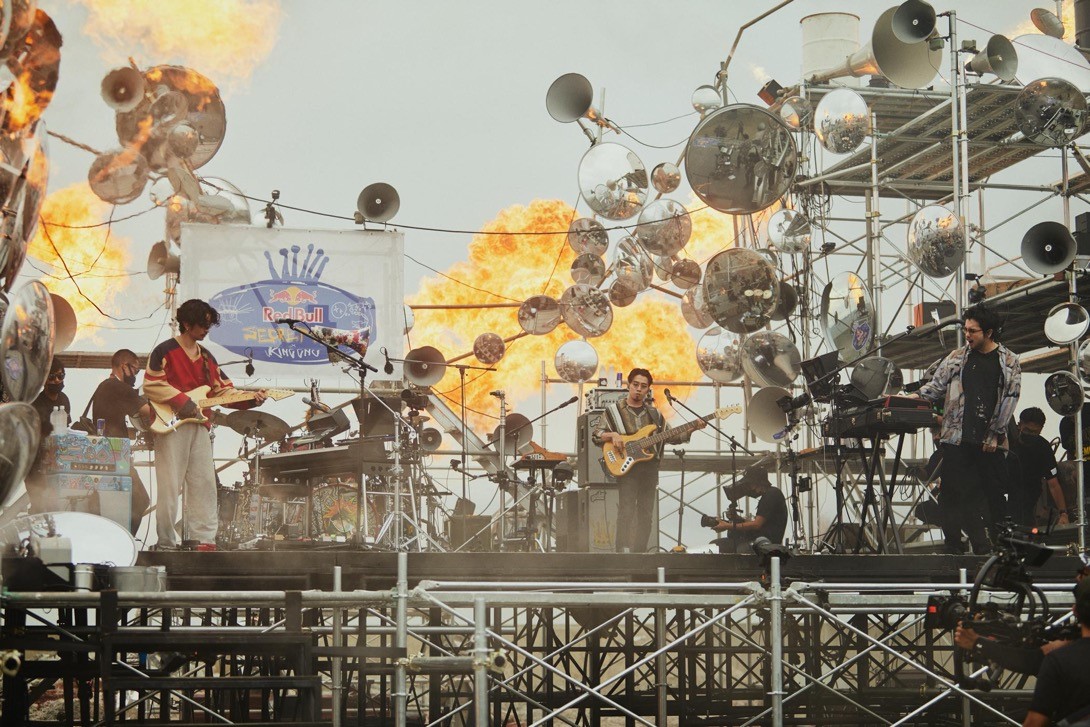 King Gnu X Red Bull 超秘密演出竟是在東京灣人工島遺跡 - MeMeOn 迷迷音