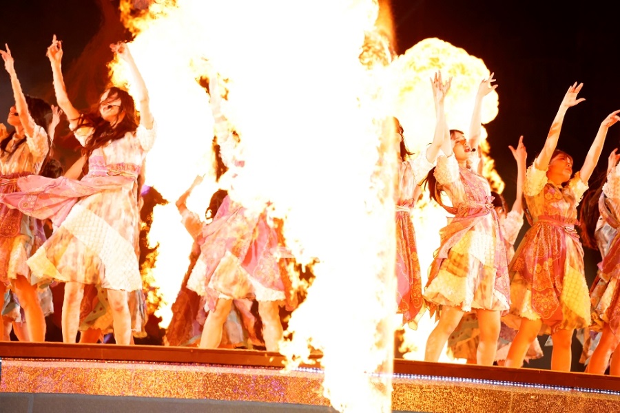 乃木坂46 返聖地開唱「我愛滿溢著愛的乃木坂46！」 - MeMeOn 迷迷音