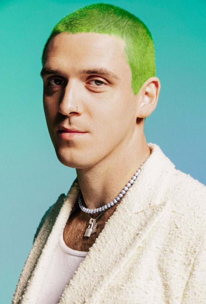 美國新生代創作巨星 Lauv 愛上台灣零食 科學麵獲10分好評 - MeMeOn 迷迷音