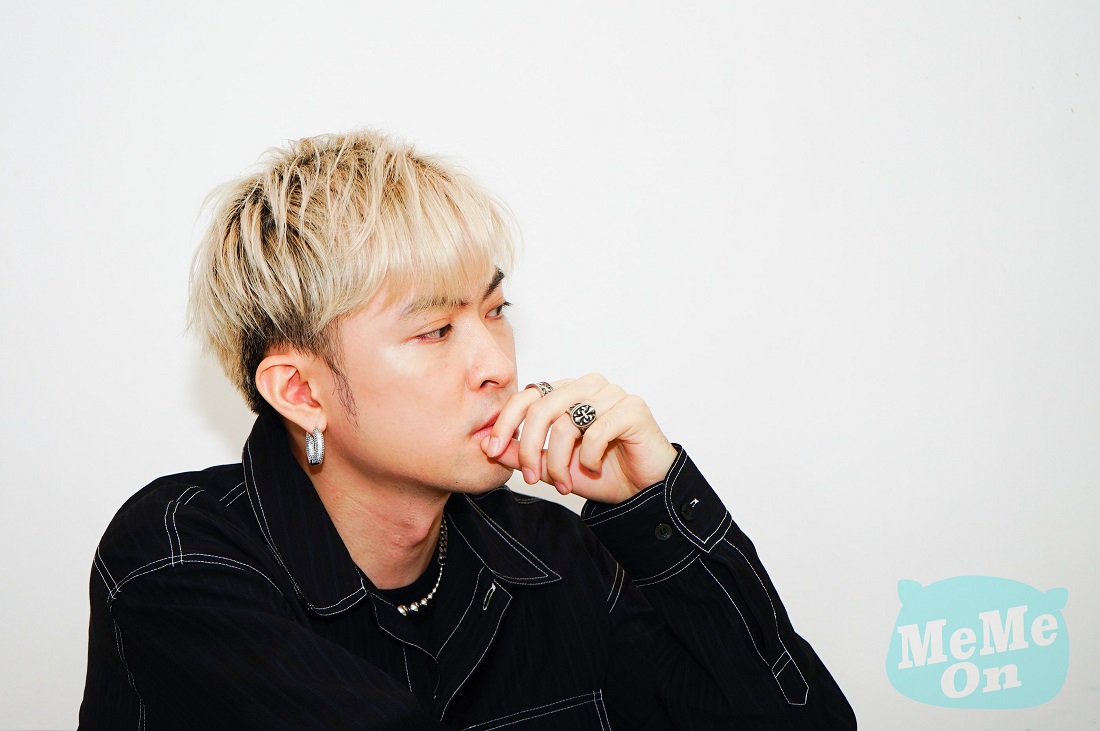 訪問 / Chrisflow 唐仲彣 夢想開咖啡廳擺自己的作品 「嘻哈就是做自己最吸引我！」 - MeMeOn 迷迷音