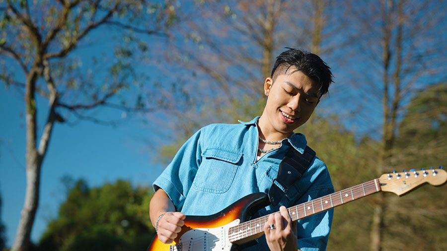 創作新人 王ADEN 為新輯熱血騎車環島 - MeMeOn 迷迷音