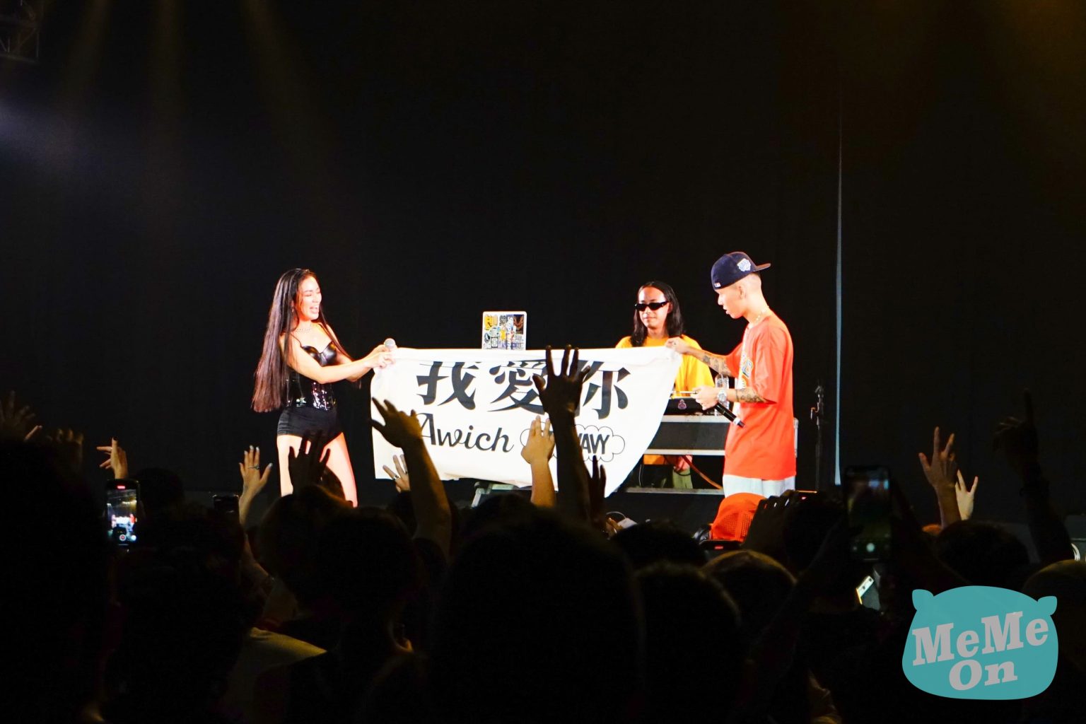 現場 / 日本嘻哈新女王 Awich 台北開唱 霸氣反問「女性就不能成為最佳饒舌歌手？」 - MeMeOn 迷迷音