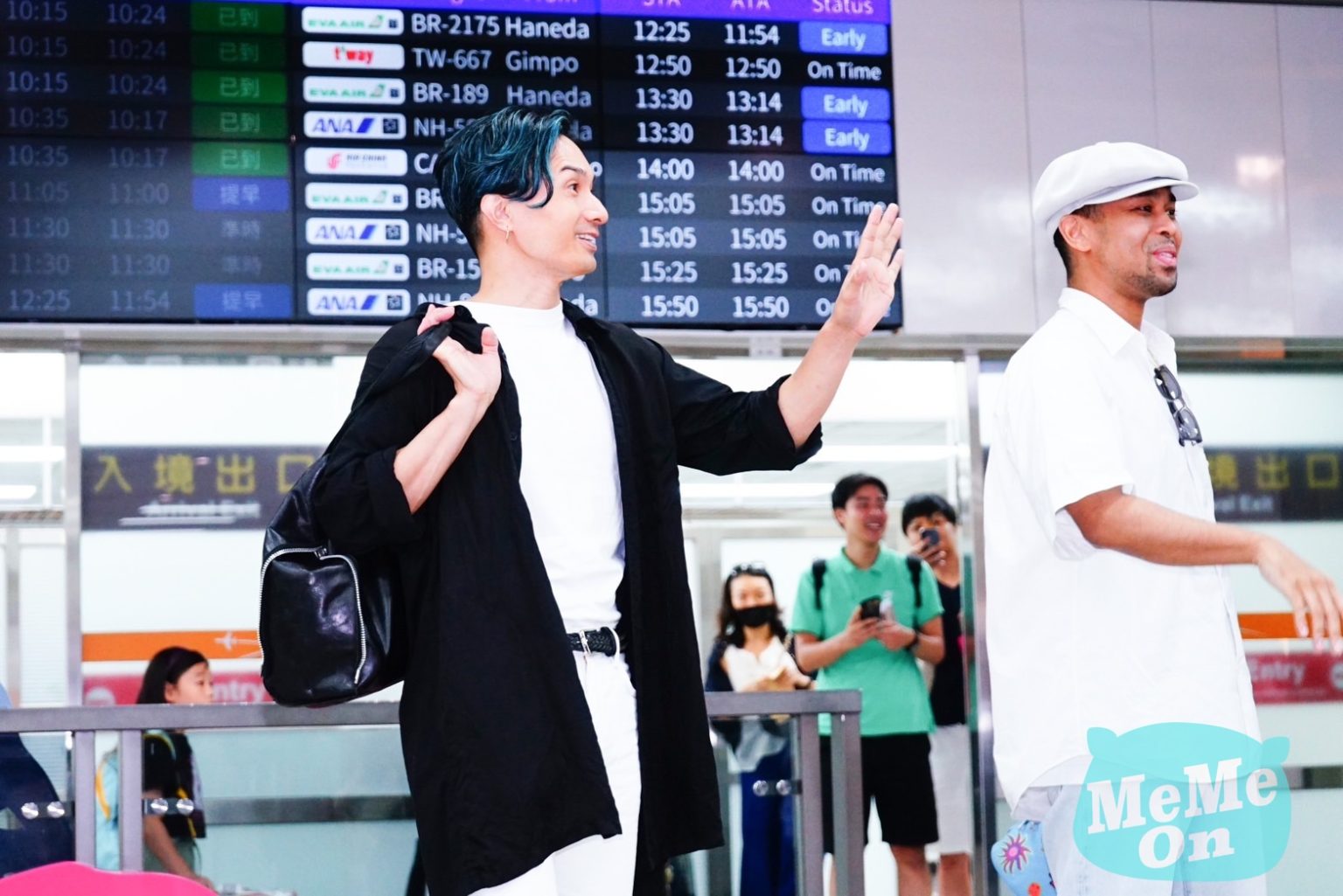 姐夫 AKIRA 與 EXILE TAKAHIRO 領團員抵台 親切和粉絲自拍 - MeMeOn 迷迷音