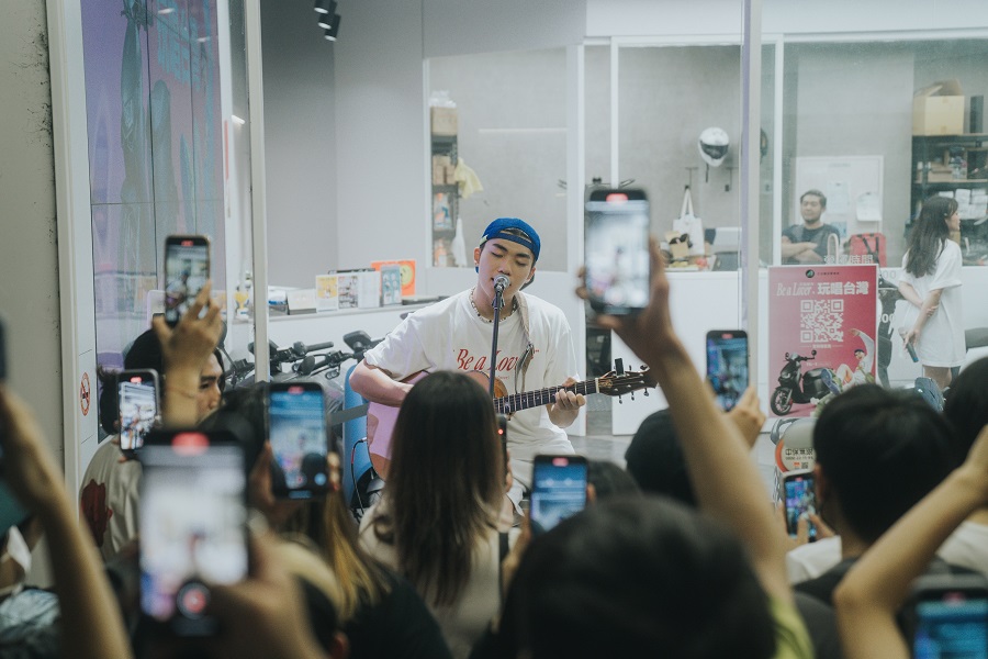 創作新人 王ADEN 為新輯熱血騎車環島 - MeMeOn 迷迷音