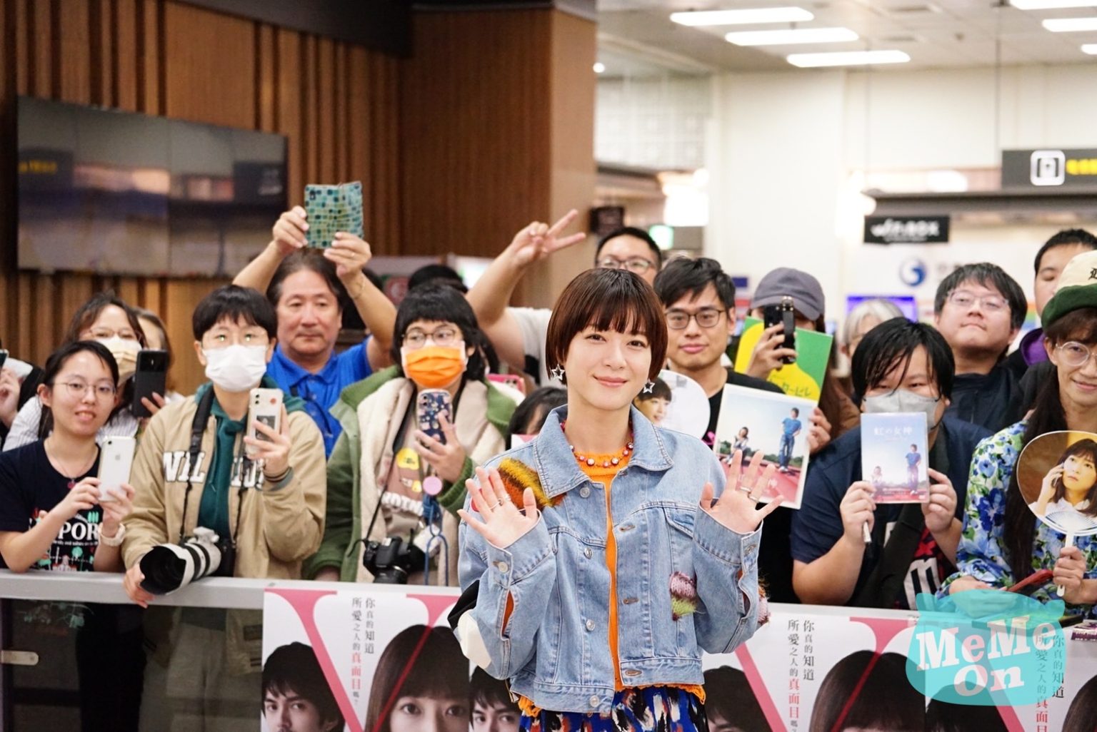 上野樹里 抵台！簽名擊掌來者不拒超親切 - MeMeOn 迷迷音