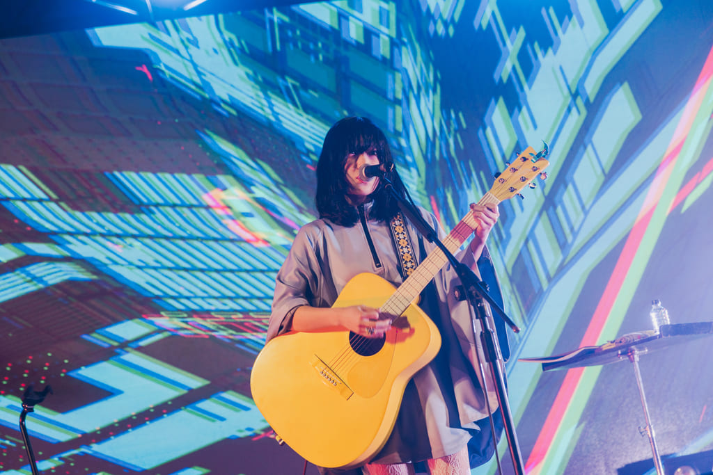 現場 / 酸欠少女さユり 睽違五年來台 中文笑喊「想吃臭豆腐！台灣語太難了！」 - MeMeOn 迷迷音