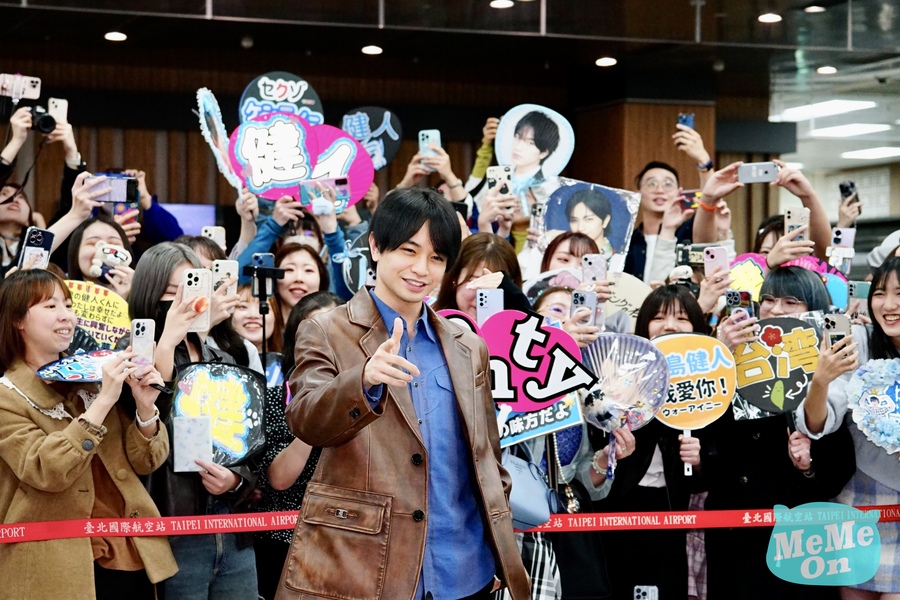 Kenty 中島健人 抵台 500 粉絲接機 招牌「sexy thank you」讓現場尖叫連連 - MeMeOn 迷迷音