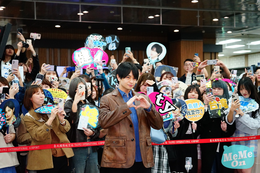 Kenty 中島健人 抵台 500 粉絲接機 招牌「sexy thank you」讓現場尖叫連連 - MeMeOn 迷迷音