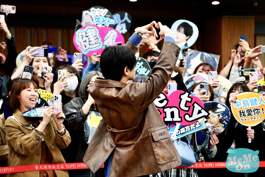 Kenty 中島健人 抵台 500 粉絲接機 招牌「sexy thank you」讓現場尖叫連連 - MeMeOn 迷迷音