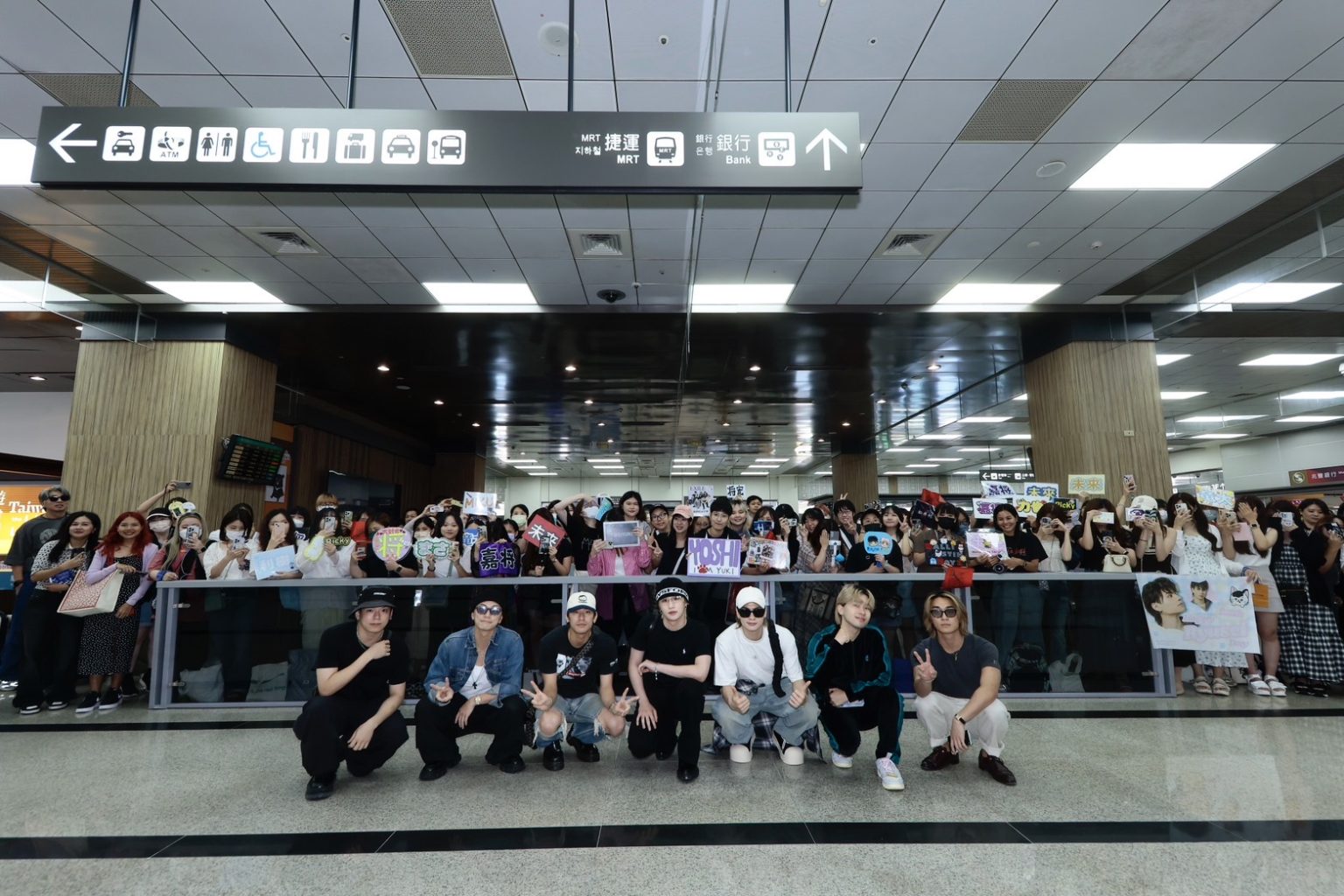 BALLISTIK BOYZ 不到半年再訪台 百名熱粉絲到場接機 - MeMeOn 迷迷音