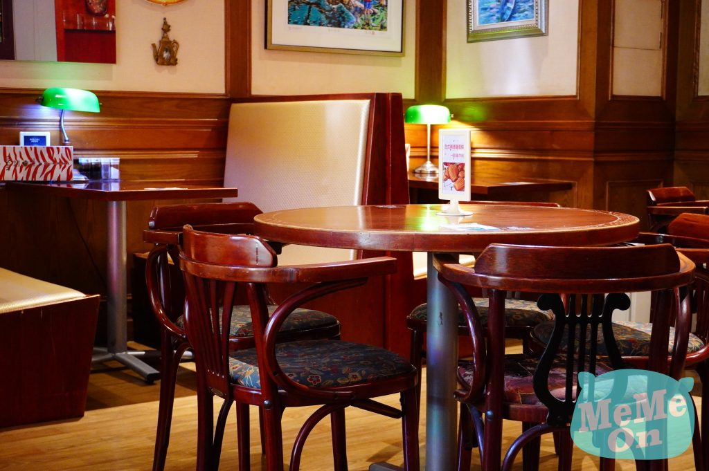 魔力紅 Maroon 5 和 LISA 合作新曲〈Priceless〉 MV 致敬《史密斯任務》化身特務相愛相殺 - MeMeOn 迷迷音