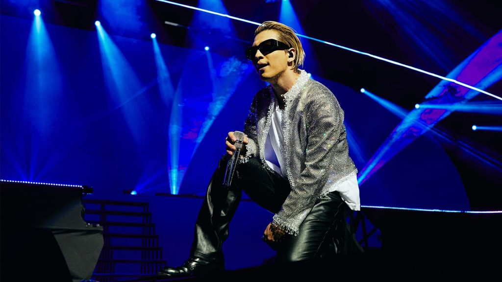 BIGBANG 主唱太陽北流帥氣開唱 中文撩粉「大家好，我很想你們！」 - MeMeOn 迷迷音