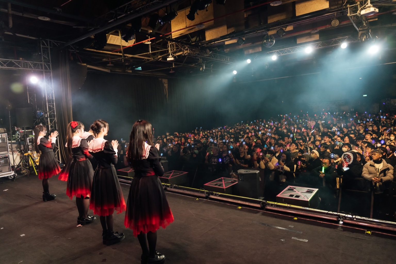 現場 / Phantom Siita（怪忌蝶）首度來台展現驚人實力 中文甜喊「我愛你！」 - MeMeOn 迷迷音