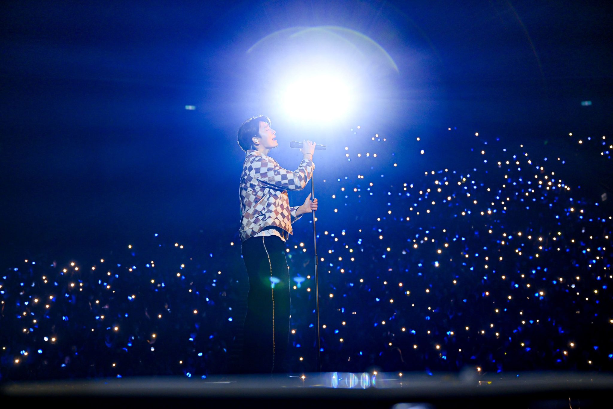 SJ D&E 高雄場首日上半場詳細報導：遇地震東海以為自己做錯什麼 大玩「肯恰那」梗劇透銀赫 solo 專輯 - MeMeOn 迷迷音