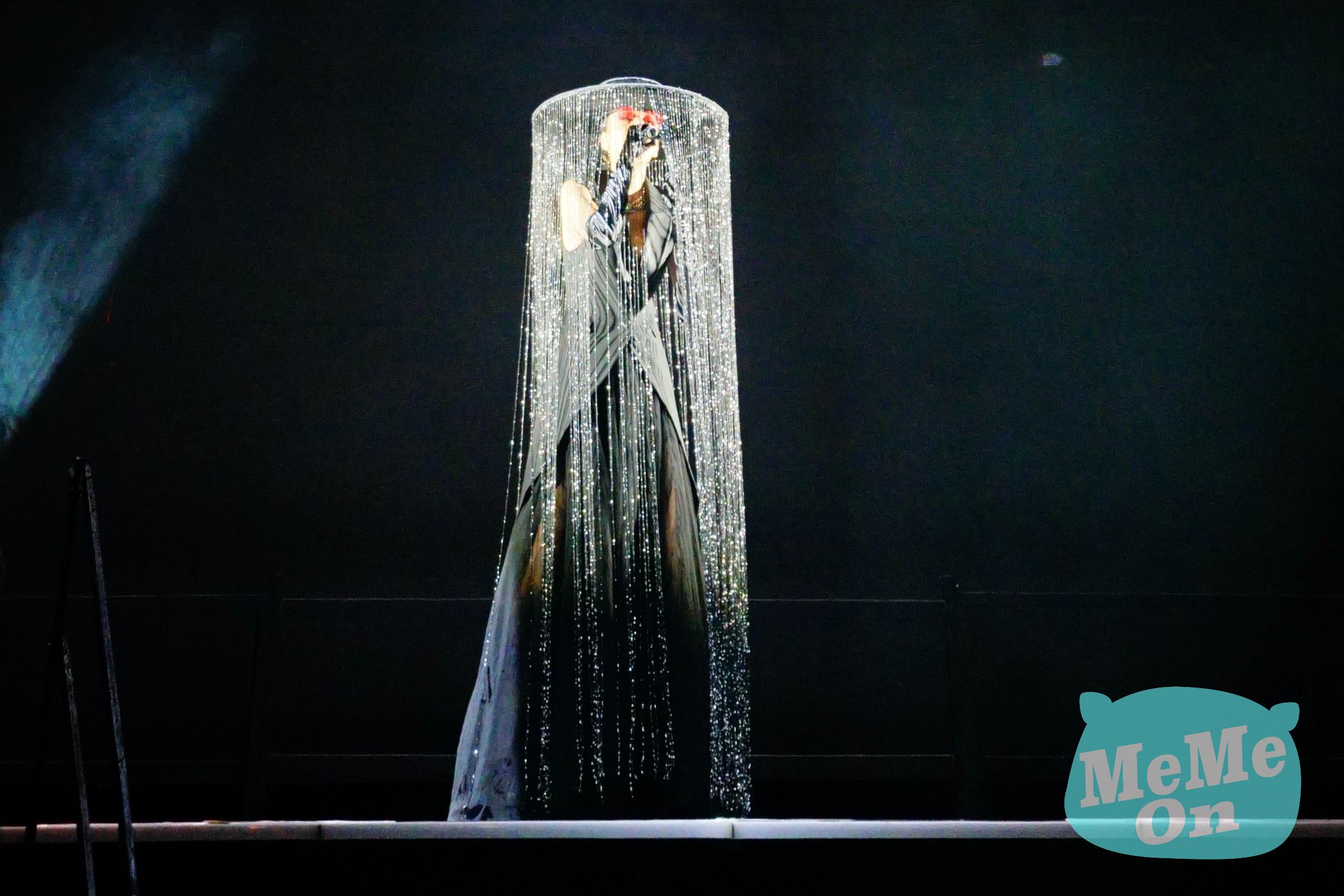 中島美嘉演唱會首日詳細報導：《NANA》真人現身、催淚神曲連發 - MeMeOn 迷迷音