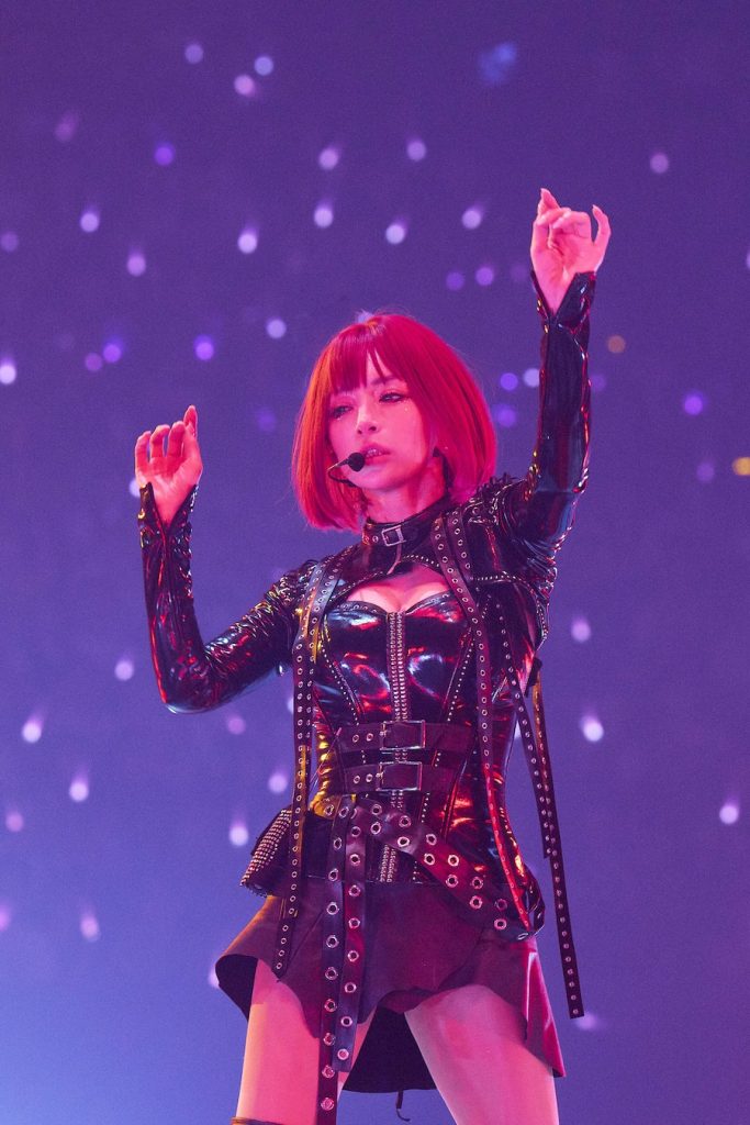 濱崎步台北小巨蛋第二日被粉絲排字感動 驚喜再度回舞台清唱〈Who...〉獻粉絲 - MeMeOn 迷迷音