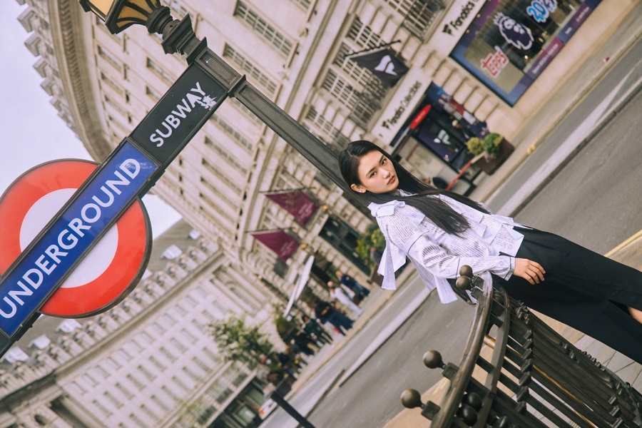 櫻坂46 山﨑天 挑戰台灣設計師服裝造訪倫敦時裝周，喊話「再來台開唱！」 - MeMeOn 迷迷音